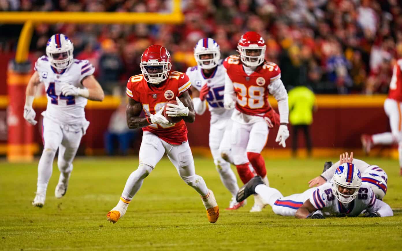 Tyreek Hill Trade: Fantasy impact on Tua Tagovailoa, Jaylen Waddle, and DeVante Parker
