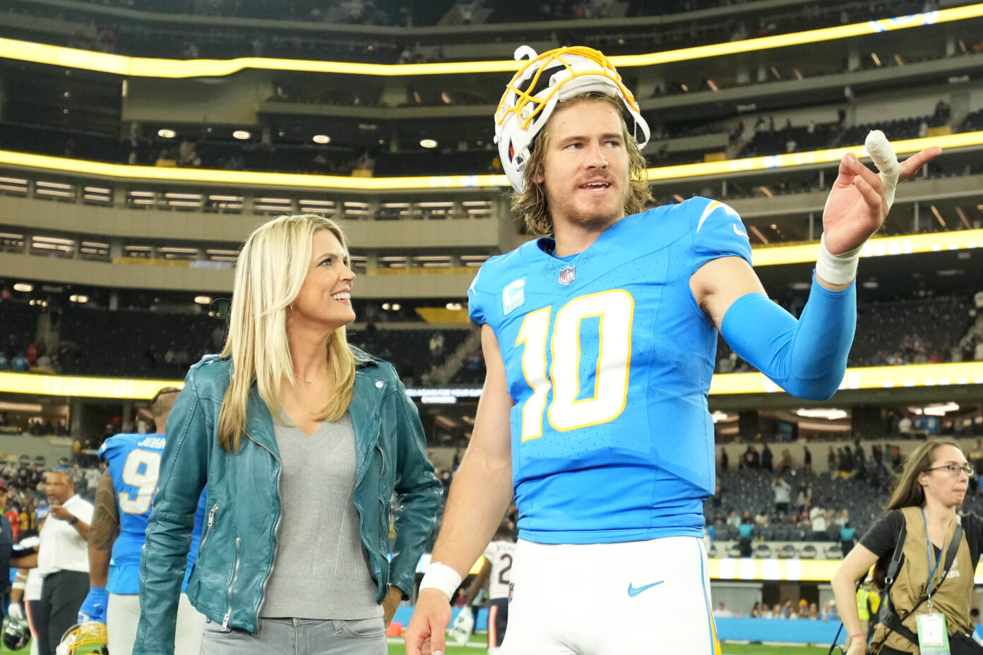 Justin Herbert Finger Injury: Why Is Chargers QB Wearing Cast?