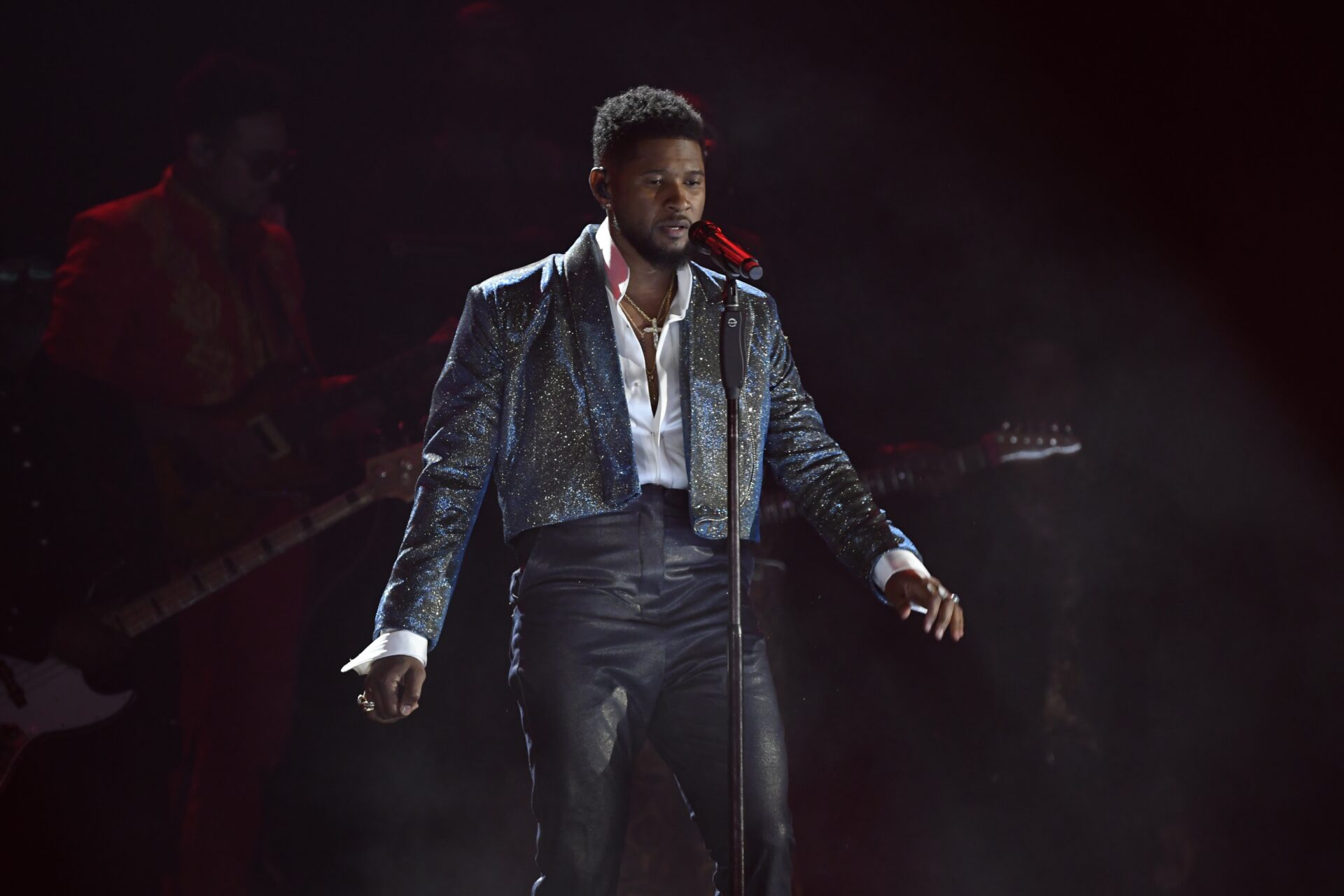 How Old Is Usher? A Look at the Historic Career of One of R&B's All ...