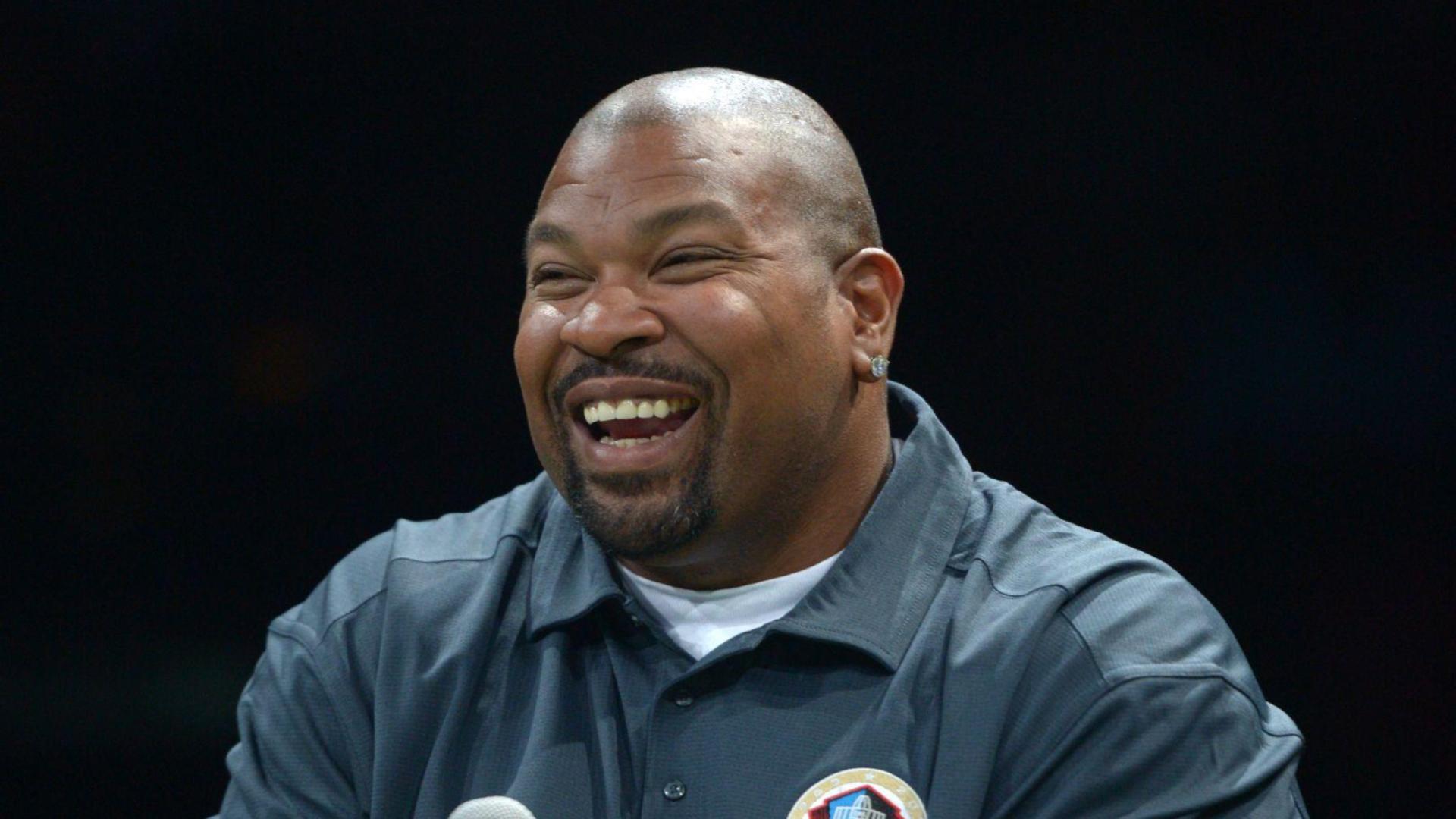 Legendary Cowboys RB Emmitt Smith Breaks Down in Emotional Tribute to ...